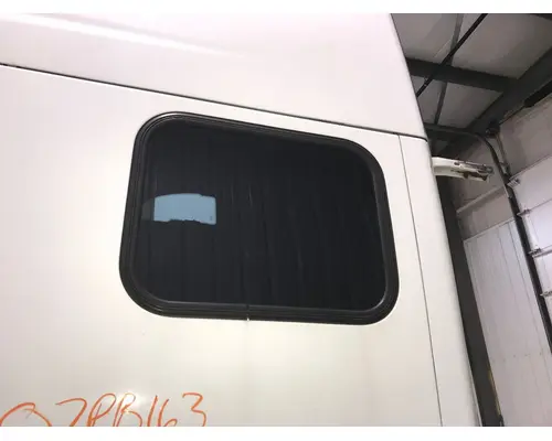Peterbilt 387 Sleeper Window in Winamac, IN $100.00 #24856588