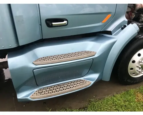 Peterbilt 579 Chassis Fairing in Kansas City, MO #25476842