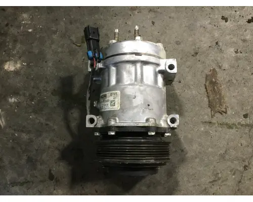 Peterbilt 587 Air Conditioner Compressor in Kansas City, MO #24873574