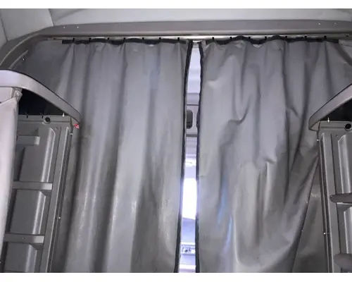 Peterbilt 587 Interior Curtains in Des Moines, IA #25399096