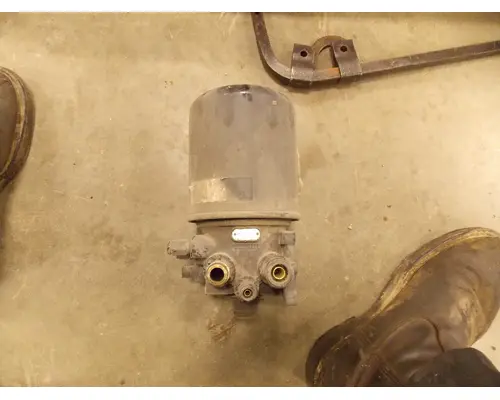 VOLVO 670 Air Dryers OEM# 324210370 in Holland, MI #31901