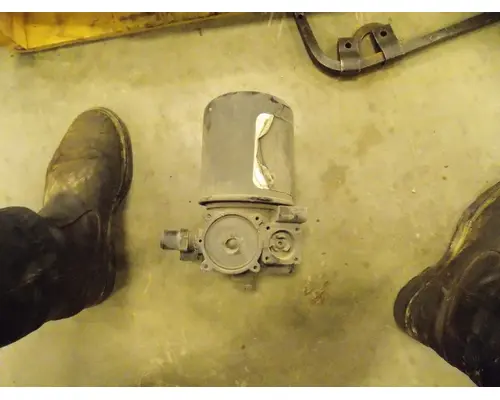 VOLVO 670 Air Dryers OEM# 324210370 in Holland, MI #31901