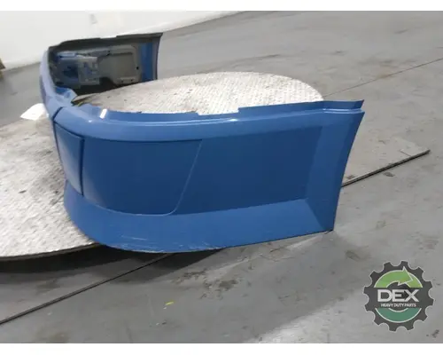 VOLVO VNL version 2 8611 bumper, front OEM# 82721501 in Advance, NC ...