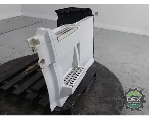 VOLVO VNL300 8916 chassis fairings OEM# 82765525 in Advance, NC $264.74 ...