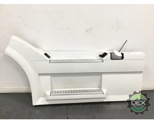 VOLVO VNL670 8916 chassis fairings OEM# 82487057 in Advance, NC #384552