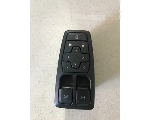 VOLVO VNL760 Door Assembly, Front OEM# 23024869 in Abbotsford, BRITISH ...