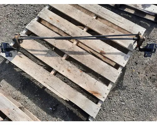 VOLVO VNL HOOD HINGE OEM# 20733404 / 2049900 in Spokane Valley, WA #2159745