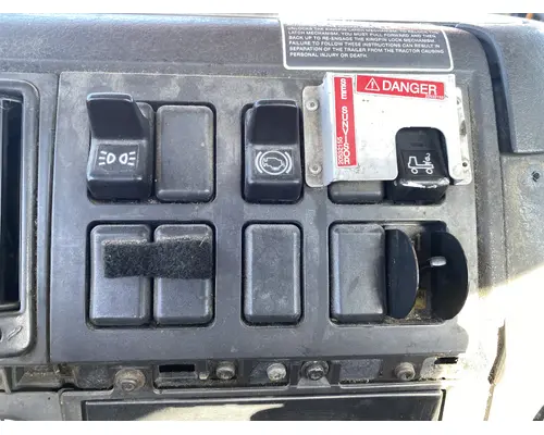 VOLVO VNM Dash/Console Switch in KANSAS CITY, MISSOURI $50.00 #9826