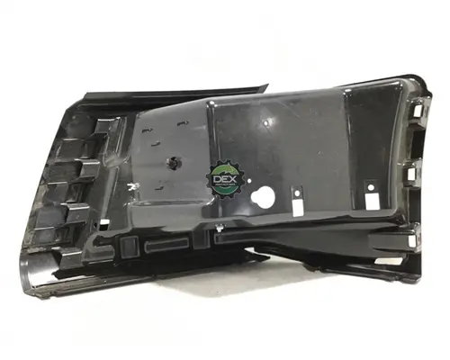 VOLVO 8611 bumper, front OEM# 82750070 in Advance, NC #576442