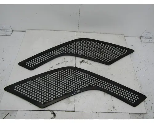 VOLVO Grille OEM# 20413696 20435695 in OWENSBORO, KY #129070